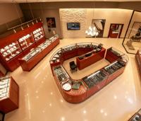 China Classic Red Wood Jewelry Store Interior Design, Complete Turnkey Fixture Package with Curved Central Showcase for sale