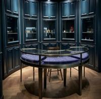 China Custom Luxury Dark Blue Curved Jewelry Store Interior Design Complete Turnkey Retail Solution Wall Floor Showcase Furniture Mall for sale