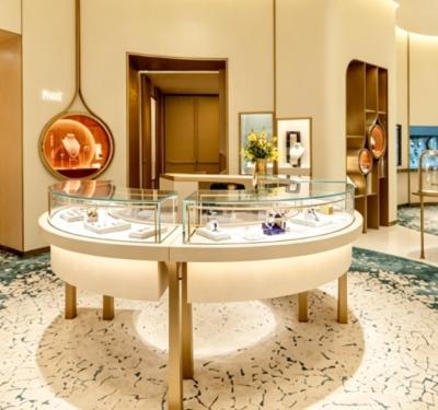China Professional Luxury Jewelry Display Counter, Cream White Curved Glass Showcase for Retail & Exhibition for sale