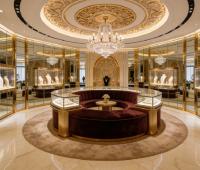 China Luxury Curved Glass Island Jewelry Display Counter Burgundy Velvet VIP Sofa Gold Plated Frame Showcase High-End Jewelry Showroom for sale