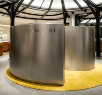 China Premium Jewelry Pop-Up Store Design Curved Stainless Steel LED Lit High Quality Display Brand Feature Wall Backlit Glass Malls for sale