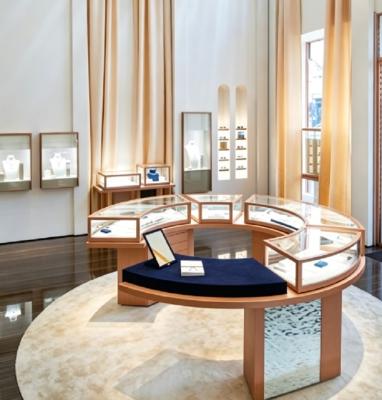 China Custom Modern Wood Tone Jewelry Store Interior Design, Complete Turnkey Fixture Package with Circular Central Showcase for sale