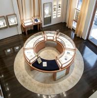 China Custom Modern Wood Tone Jewelry Store Interior Design, Complete Turnkey Fixture Package with Circular Central Showcase for sale