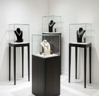 China Modern Minimalist Black & Gold Pedestal Jewelry Display Set, Complete Turnkey Glass Showcase Collection for sale