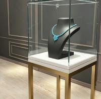 China Luxury White & Gold Minimalist Jewelry Display Set, Complete Turnkey Showcase with Pedestal & Counter for sale