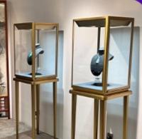 China Luxury Gold Metal Jewelry Pedestal Display Case High End Custom Design LED Top Lighting for Luxury Jewelry Store Mall Durable for sale