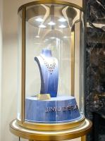 China Luxury Gold Metal Jewelry Pedestal Display Case High End Custom Design LED Top Lighting for Luxury Jewelry Store Mall Durable for sale