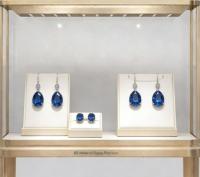 China Luxury Tempered Glass Jewelry Showcase with LED Lighting and Customizable Dimensions for High-End Retail and Exhibition for sale