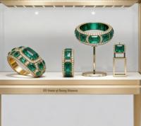 China Luxury Tempered Glass Jewelry Showcase with LED Lighting and Customizable Dimensions for High-End Retail and Exhibition for sale
