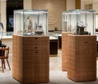 China Luxury Tall Freestanding Jewelry Display Case Wooden Base Tempered Glass Showcase LED Lighting Customized Design Retail Store for sale