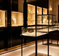 China Custom Luxury Gold Jewelry Store Full Set Display Cabinets, High-End Glass Showcase with LED Lighting for Gold Jewelry Boutiques for sale