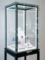 China High-End Jewelry Display Cabinet - Custom Tempered Glass Case with LED Lighting for Luxury Retail Store Design for sale