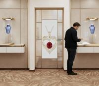 China Luxury Modern Jewelry Display Case Custom Marble Base Glass Tower Showcase LED Lighting for Necklace Pendant Jewelry Store Mall for sale