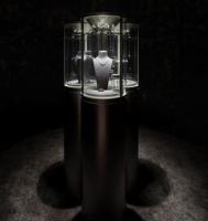 China Italian Minimalist Dark Luxury Jewelry Display Case & VIP Lounge Set with LED Lighting High-End Custom Design for Showroom Use for sale