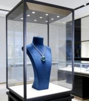 China Customizable Durable Modern Jewelry Showcase with Tempered Glass LED Illuminated Jewelry Display Cabinet for Retail Stores for sale