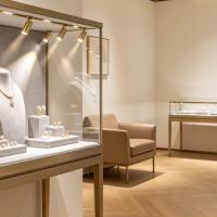 China Modern Wood Glass Display Showcase Cabinet with LED Lighting High Quality GZowin Brand for Luxury Jewelry Gift Shopping Mall for sale