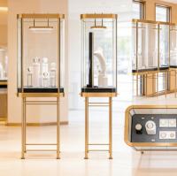 China Luxury Freestanding Gold Jewelry Display Cabinet LED Lighting Customizable Design for Commercial Jewelry Store Displays Malls for sale
