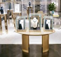China Luxury Jewelry Display Cabinets with LED Lighting Curved Island & Customizable Design for Boutique and Luxury Shopping Malls for sale