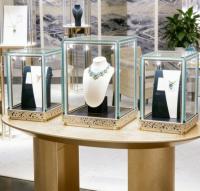 China Luxury Jewelry Display Cabinets with LED Lighting Curved Island & Customizable Design for Boutique and Luxury Shopping Malls for sale