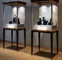 China Classic Tall Glass Jewelry Showcase with Arched Backdrop and LED Lighting Luxury Store Pedestal for Necklaces & Jewelry Sets for sale