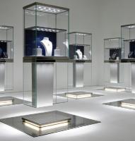 China Custom Luxury Floating Jewelry Display Tower, Premium Stainless Steel & Tempered Glass Showcase for High-End Jewelry Boutique for sale