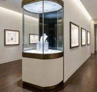 China Custom Bronze Freestanding Modern LED Jewelry Display Tower Retail Showcase for Luxury Jewelry Store Shopping Mall Interior for sale