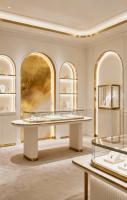 China Modern Oval Glass Jewelry Display Case with Grooved Base and LED-Lit Curved Surface Display Showcase for sale