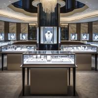China Elegant Wood Jewelry Display Case with Glass Shelving for Store Interior for sale