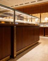 China LED-Lit Glass Jewelry Showcase Display for Interior Design Elegant Glass Jewellery Showcase for sale