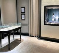 China Premium Luxury Modern LED Lighted Tempered Glass Eco-Friendly Heavy Duty Jewelry Display Case for Diamond and Gold Jewelry for sale