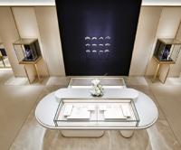 China Luxury White & Gold Oval Jewelry Display Island, Premium Glass Jewelry Showcase for High-End Jewelry Stores for sale