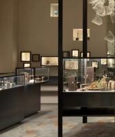 China Customizable LED Lighting Jewelry Display Counters with Dark Gray Base & Natural Stone Floor for Luxury Store Showroom Furniture for sale
