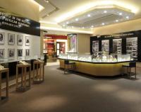 China Premium Iron Jewelry Display Counter Straight Corner Island LED Lighting Historical Theme Boutique Showcase Retail Store Mall for sale