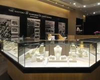 China Premium Iron Jewelry Display Counter Straight Corner Island LED Lighting Historical Theme Boutique Showcase Retail Store Mall for sale