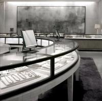 China High-End Custom Glass Jewelry Showcases with LED Lighting and Modern Black Metal Frame for Retail Stores for sale