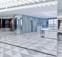 China Luxury Modern Tempered Glass & Metal Jewelry Showcase with Freestanding LED Lighting for Boutique and Mall for sale