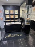 China Luxury Jewelry Store Layout with Interactive Digital Displays and 12 V Hidden Transformer in a Sealed Dust-Proof Structure for sale