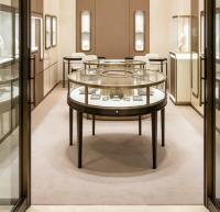 China Luxury Front Showcase with Customized Shelf Dimensions Tempered Glass And Solid Wood for 50kg Per Shelf Clothing Display for sale