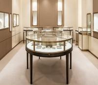 China Luxury Front Showcase with Customized Shelf Dimensions Tempered Glass And Solid Wood for 50kg Per Shelf Clothing Display for sale