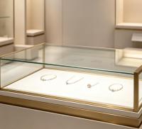 China Upright Display Case with Built-in High-CRI LED Lighting, 50kg Per Shelf Weight Capacity, and Adjustable Glass Shelves for sale