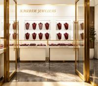 China Wall Mounted Display Case with 50kg Per Shelf Weight Capacity, Built-in High-CRI LED Spotlight, and Adjustable Glass Shelves for sale
