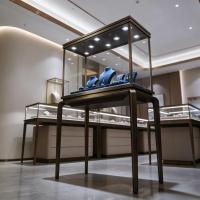 China Upright Display Case with 50kg Per Shelf Weight Capacity Built-in High-CRI LED Lighting and Adjustable Glass Shelves for sale