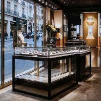 China Luxury Front Showcase with Adjustable Glass Shelves and Tempered Glass And Solid Wood Construction, 200cm X 80cm X 220cm for sale