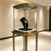 China Customized Luxury Front Showcase with 50kg Shelf Weight Capacity Secure Magnetic Lock and Premium LED Interior Lighting for sale