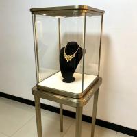 China Customized Luxury Front Showcase with 50kg Shelf Weight Capacity Secure Magnetic Lock and Premium LED Interior Lighting for sale