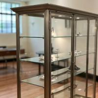 China Customized Dimensions Luxury Front Showcase with LED Interior Lighting and 50kg Per Shelf Capacity for sale