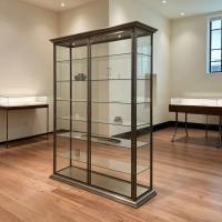 China Customized Dimensions Luxury Front Showcase with LED Interior Lighting and 50kg Per Shelf Capacity for sale