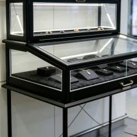 China Customized Shelf Dimensions Jewelry Counter with Installed Lights in Modern Fashion Style for Professional Display for sale