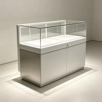 China Gold-Plated Frame Finish Jewelry Display Props with Clear Ribbed Acrylic Panel and Ergonomic Bust & Stand Design for sale