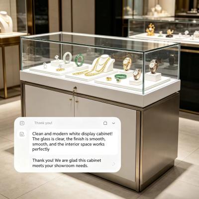 China Gold-Plated Frame Finish Jewelry Display Props with Clear Ribbed Acrylic Panel and Ergonomic Bust & Stand Design for sale